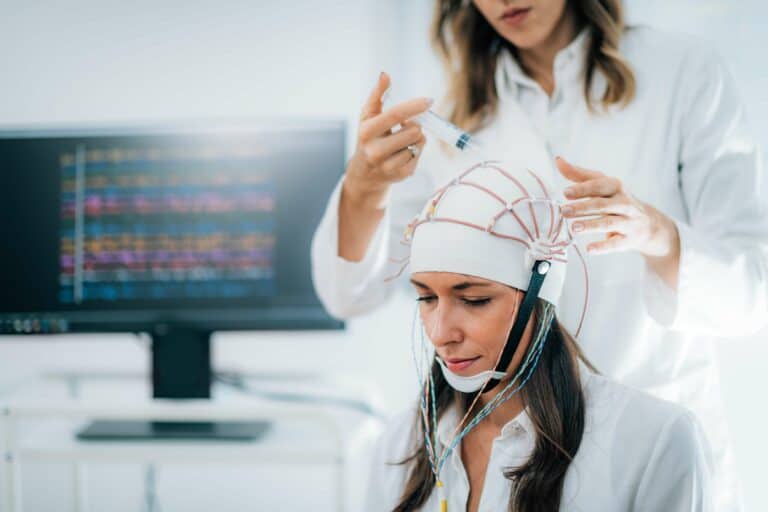 7 Incredible Benefits of a Career as an EEG Tech - SpecialtyCare